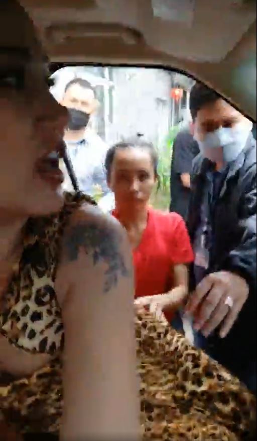 សកម្មភាព ចាប់ ឃាត់ ខ្លួន ម្ចាស់ ផលិត ផល J Ching ពីក្នុង ឡាន បង្ក ភាព ...